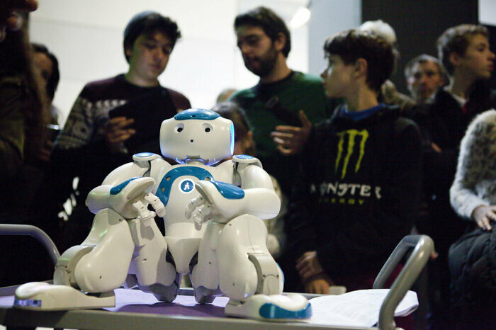 Stages de science famille Robot humanoïde | Parc de la Villette ...
